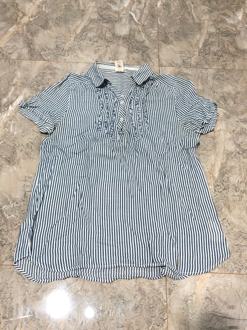 atasan bermotif garis, Fesyen Wanita, Pakaian Wanita, Atasan di Carousell