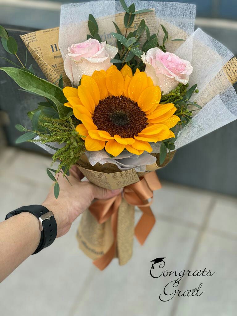 Graduation Posy (Sunflower), Hobbies & Toys, Stationery & Craft ...