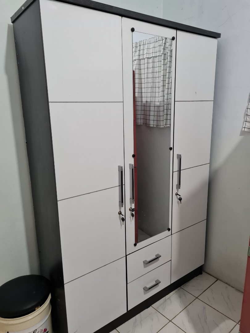 Lemari, Perabotan Rumah di Carousell