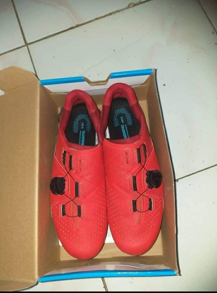RUSH !! SHIMANO RC3 CLEATS, Sports Equipment, Bicycles & Parts ...