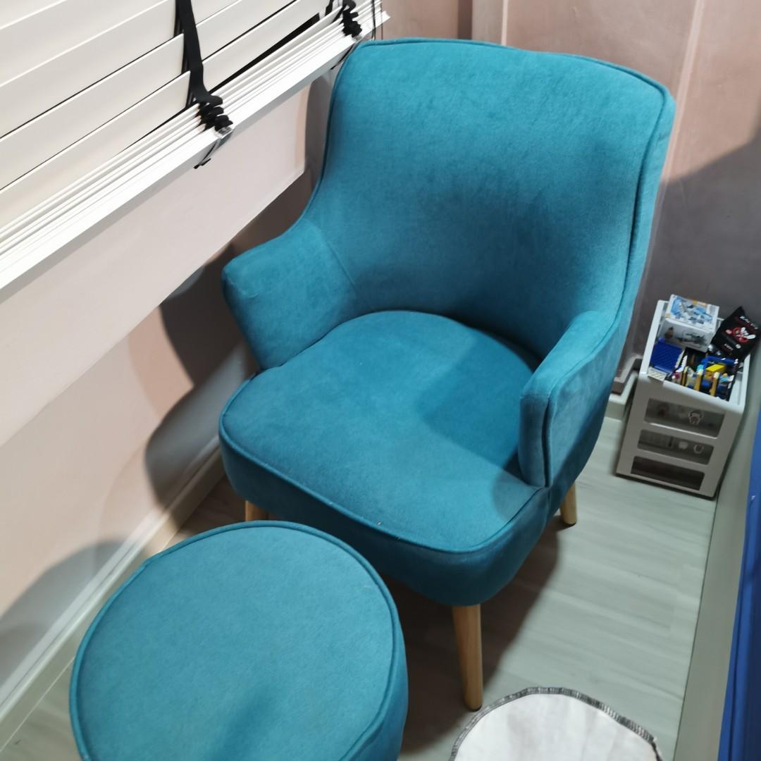 Single resting sofa Nice Colour, Furniture & Home Living, Furniture ...