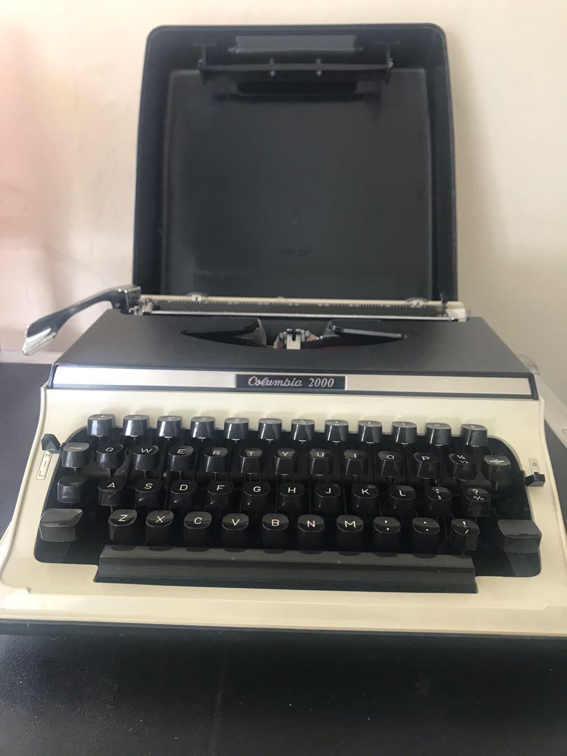 Columbia 2000 Typewriter with casing, Hobbies & Toys, Memorabilia ...