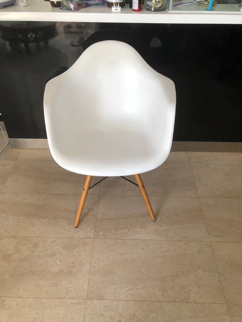 Eames lookalike white chair with a table(only chair left), Furniture ...