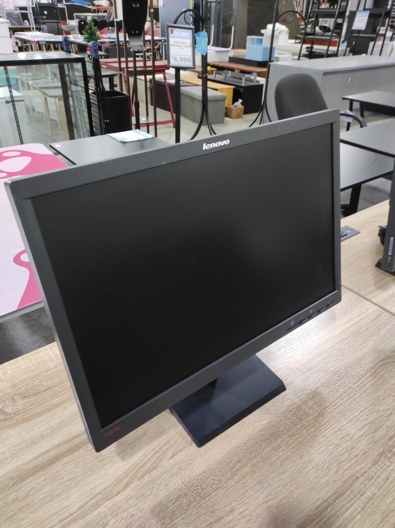 led computer monitor 22in w/ VGA, Computers & Tech, Desktops on Carousell