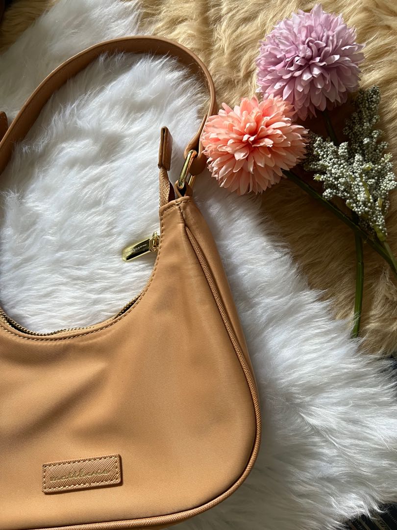 Matthews Bag, Women's Fashion, Bags & Wallets, Shoulder Bags on Carousell