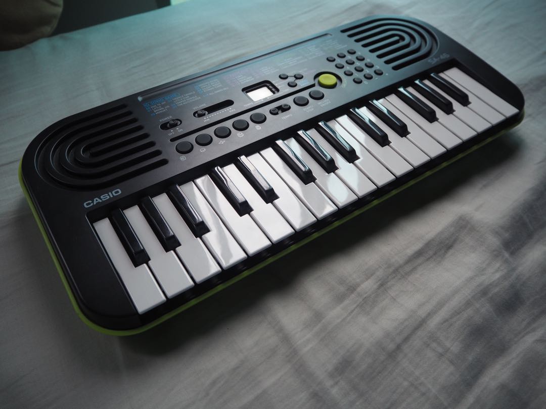Casio SA-46 32 key mini keyboard, Hobbies & Toys, Music & Media ...