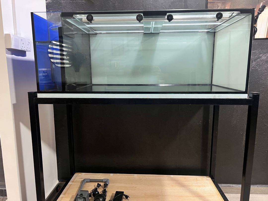 IOS 4ft fish tank with stand, Pet Supplies, Homes & Other Pet ...