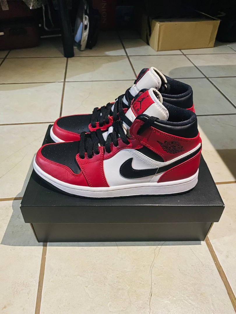 Jordan 1 Chicago Toe, Men's Fashion, Footwear, Sneakers on Carousell