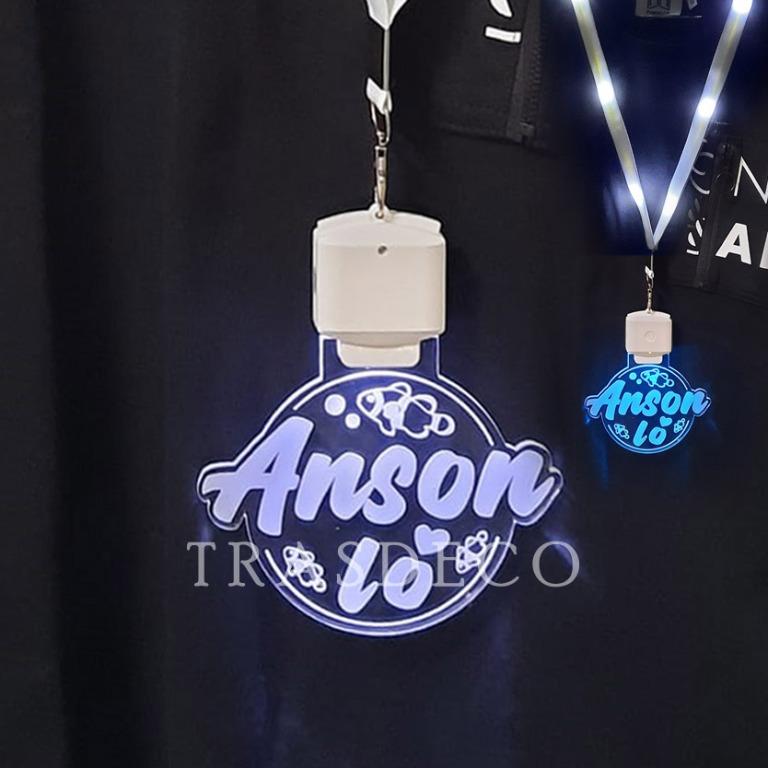 《原創》Keung To姜濤 7色充電式掛頸小燈牌 Edan/Ansonlo/AK/Keungto/JerLau/Jeremy, 興趣及遊戲, 收藏品及紀念品, 明星周邊 - Carousell