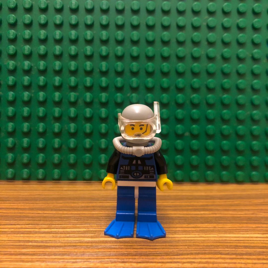 Lego Scuba diver 潛水員 Minifigure, 興趣及遊戲, 玩具 & 遊戲類 - Carousell