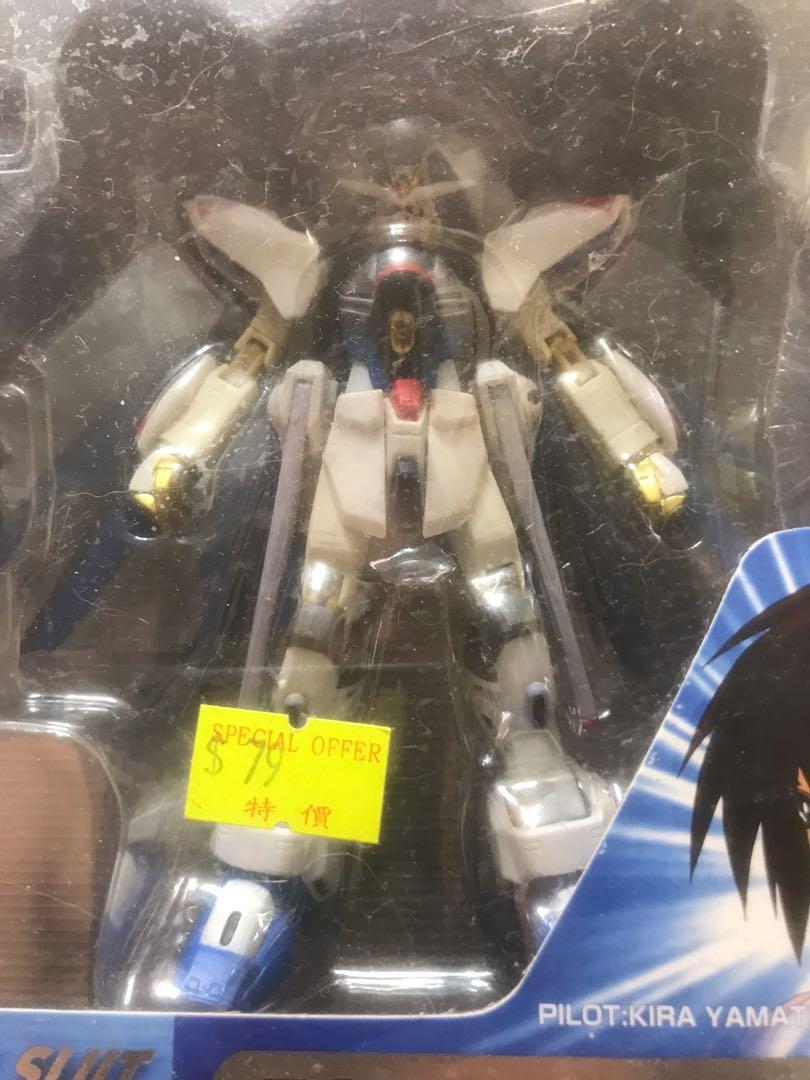 MIA freedom gundam，strike freedom gundam三隻, 興趣及遊戲, 玩具 & 遊戲類 - Carousell