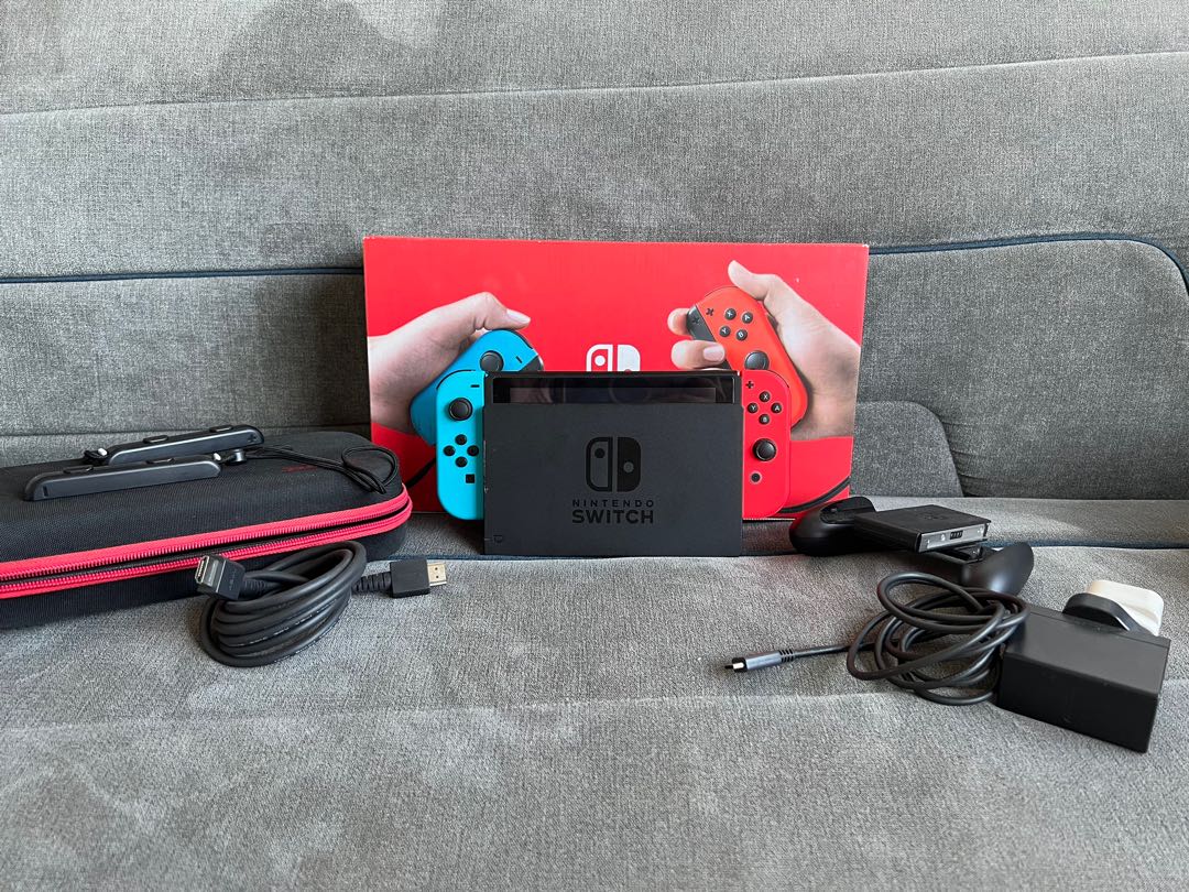 Nintendo Switch V2 Complete with Box, Video Gaming, Video Game Consoles ...