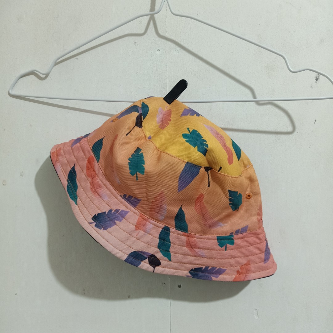 Penshoppe Reversible Bucket Hat, Women's Fashion, Watches & Accessories ...