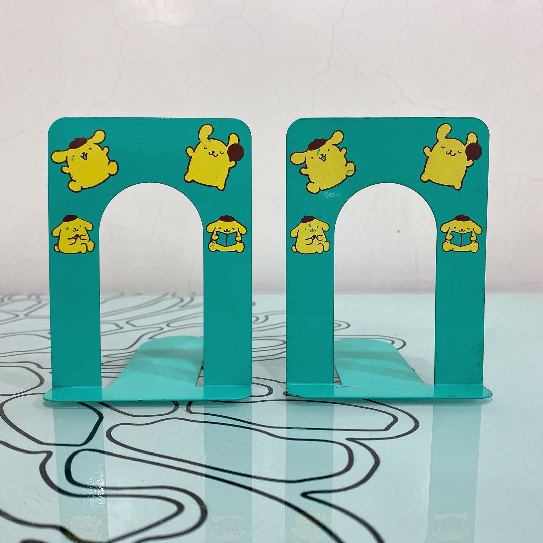 正品sanrio hello kitty 家族 putin 布丁狗 鐵製書架, 家具及居家用品, 戶外家具在旋轉拍賣