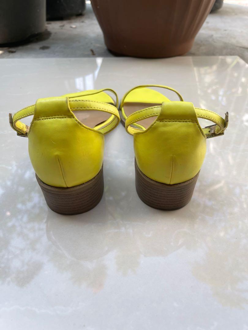 Sepatu New Look kuning neon, Fesyen Wanita, Sepatu di Carousell