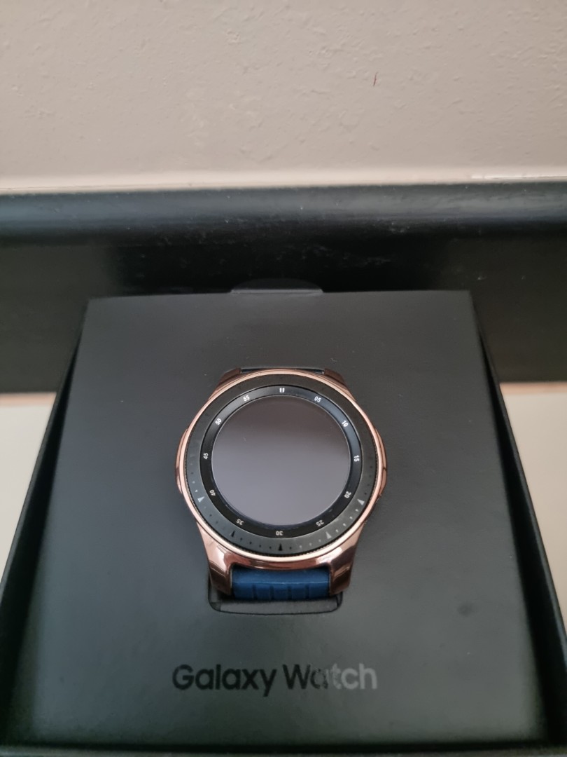 SmartWatch, Mobile Phones & Gadgets, Wearables & Smart Watches on Carousell