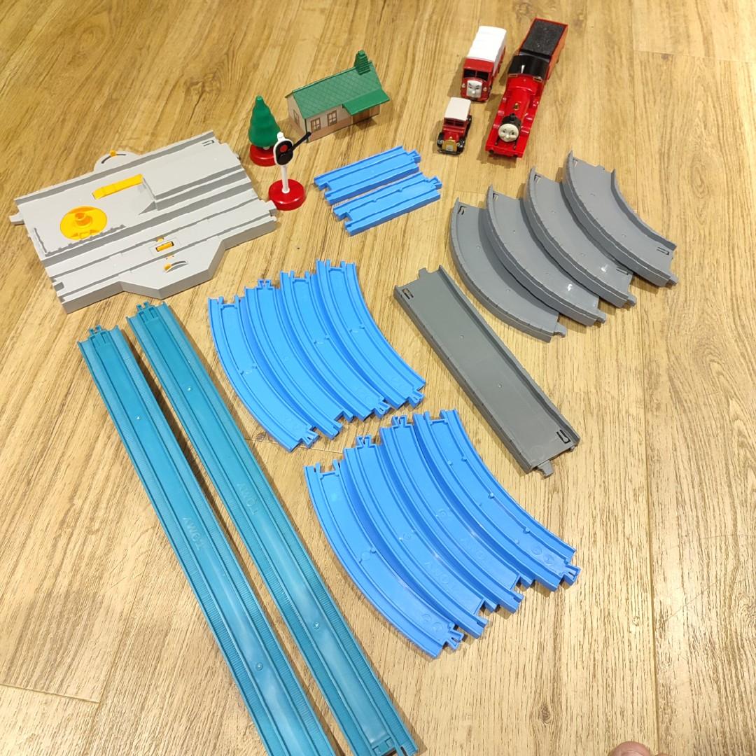 Tomy Tomica World Thomas & Friends 7412 A Day Out With James Set ...