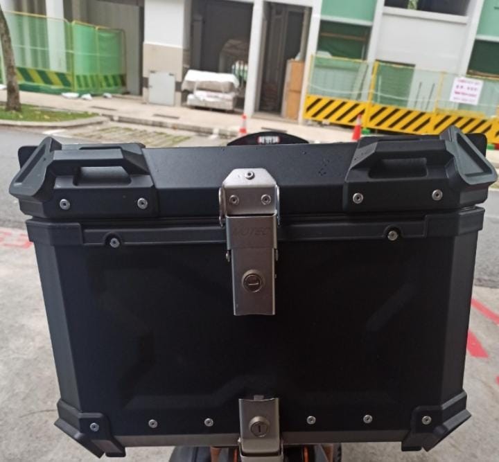 Top box aluminum size 55L, Motorcycles, Motorcycle Accessories on Carousell