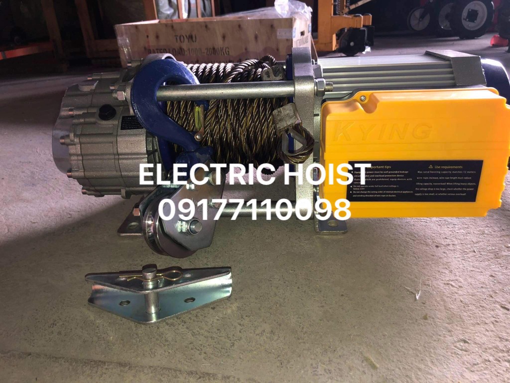 Electric Hoist (2T), Commercial & Industrial, Construction Tools ...