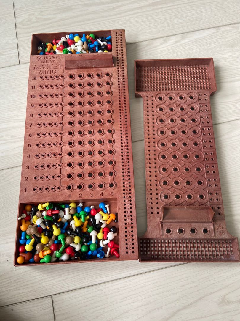 桌上遊戲，無盒 -舊版MASTERMIND table game (大及細）珠璣妙算, 興趣及遊戲, 玩具 & 遊戲類 - Carousell
