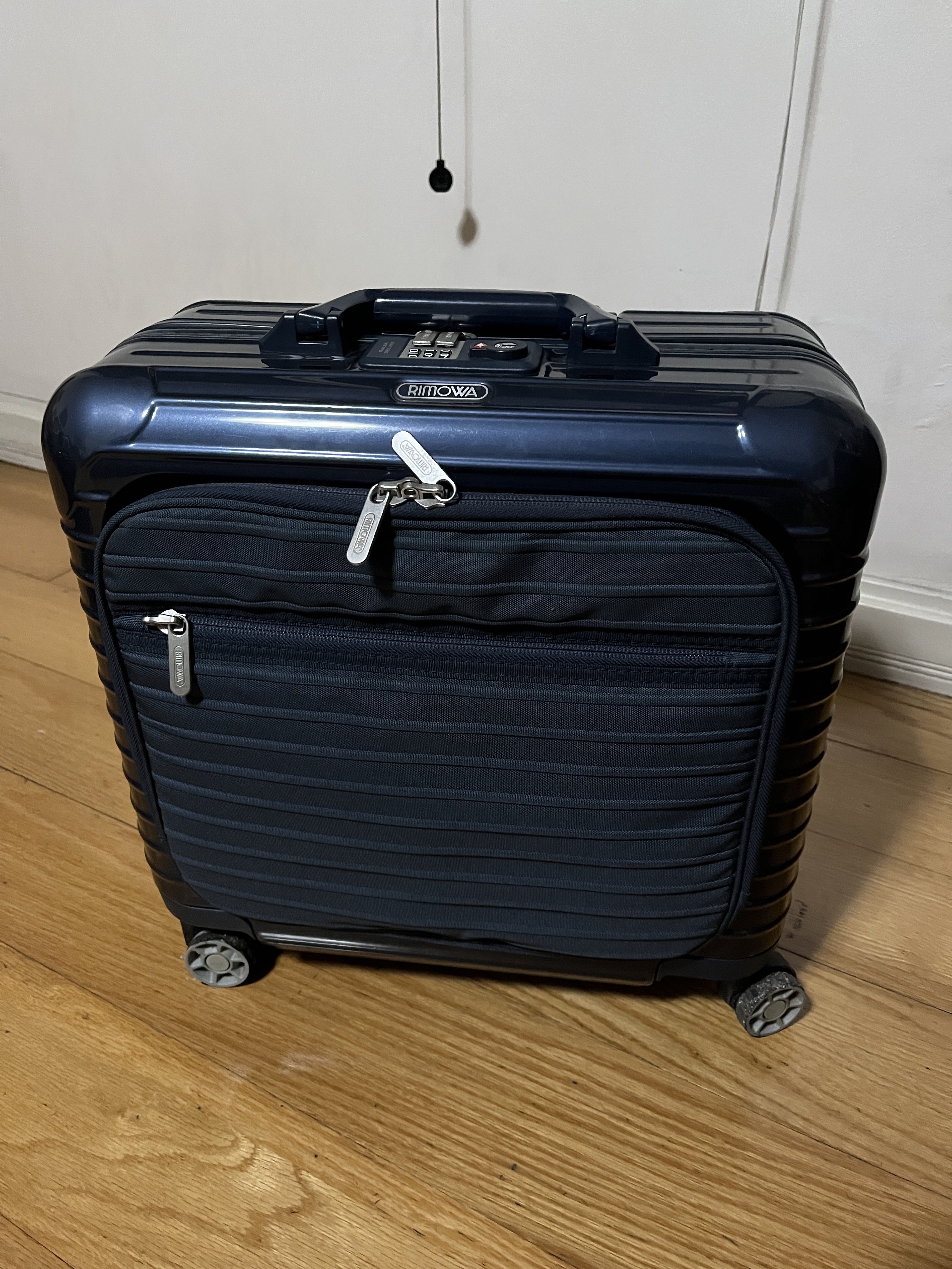 Rimowa Salsa Deluxe Hybrid Business, Hobbies & Toys, Travel, Luggage on Carousell