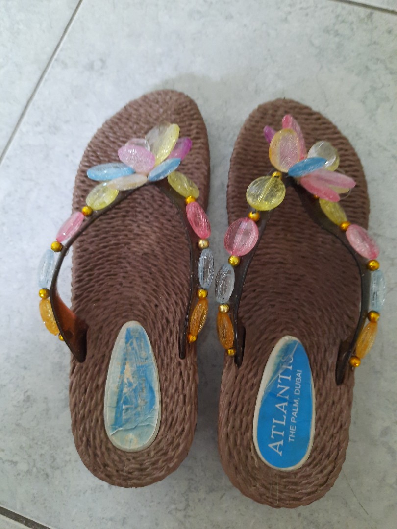 Sendal cantik dan nyaman dipakai, Fesyen Wanita, Sepatu di Carousell