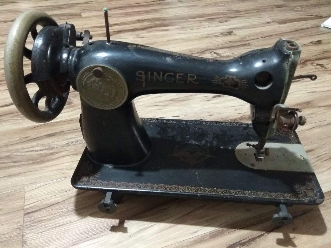 Singer Sewing Machine, Hobbies & Toys, Memorabilia & Collectibles ...