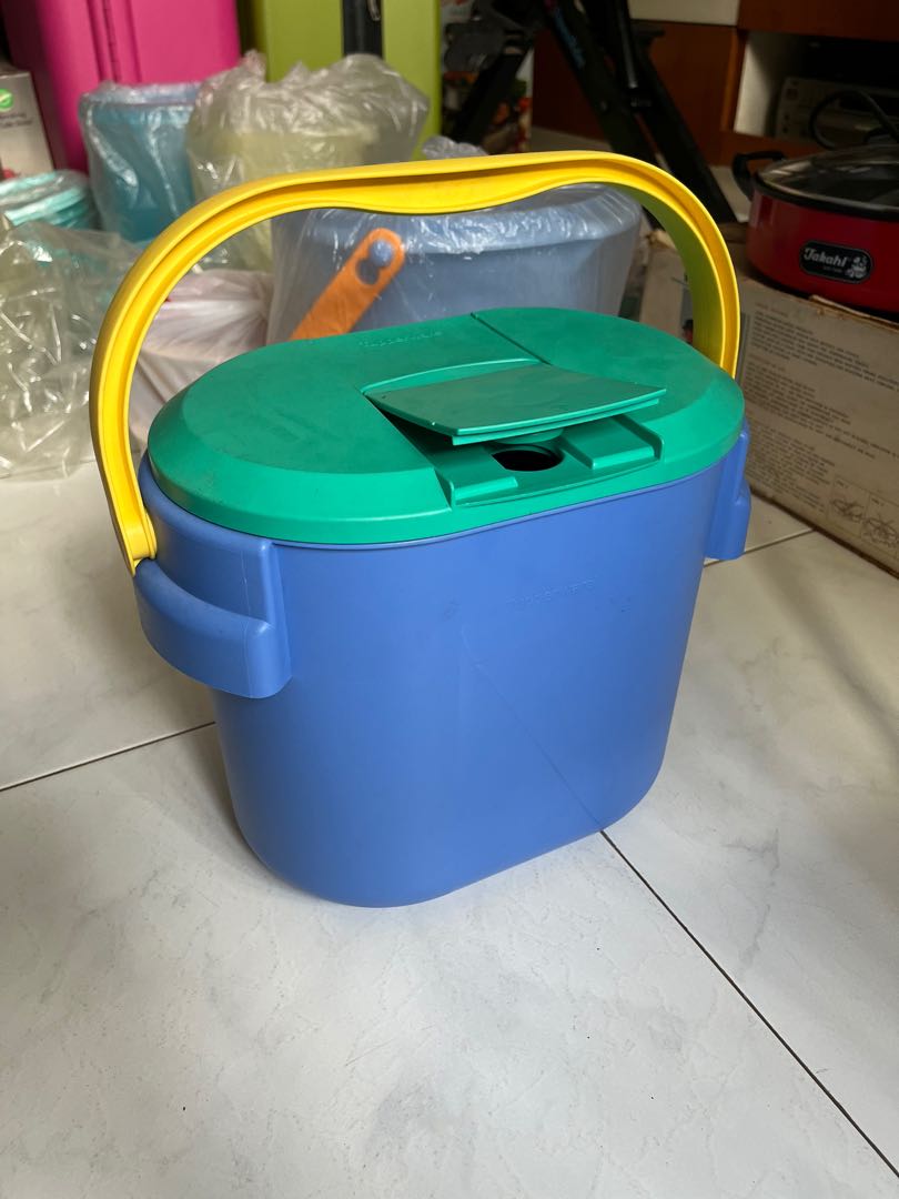 Tupperware container with handle, Furniture & Home Living, Kitchenware ...