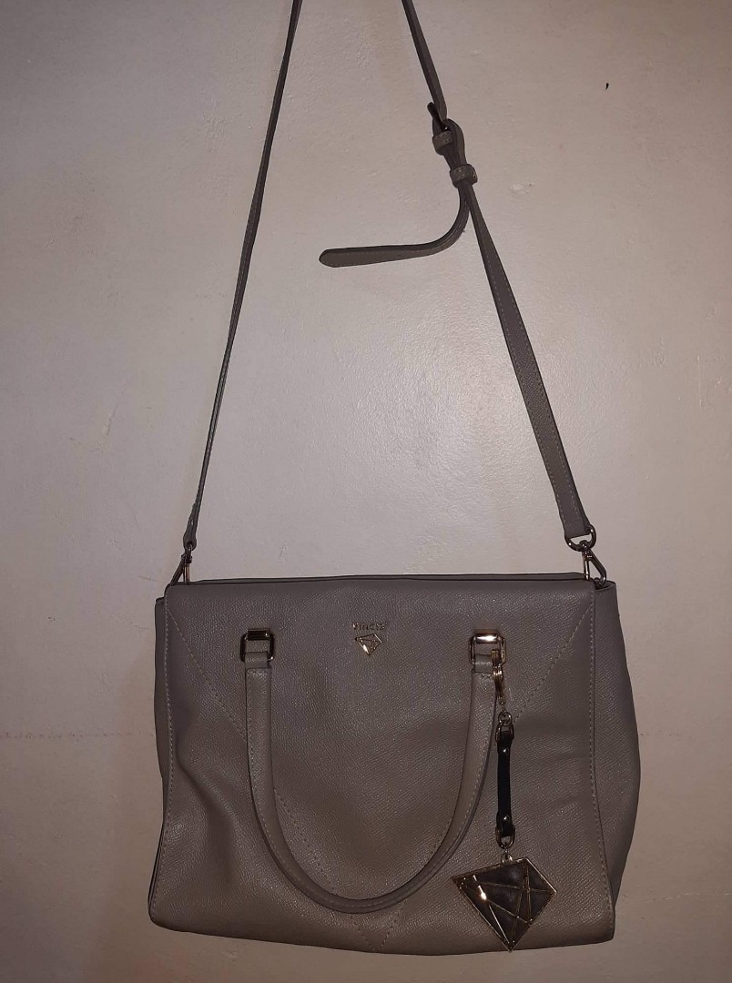 Vincis Bench two-way bag, Women's Fashion, Bags & Wallets, Shoulder ...