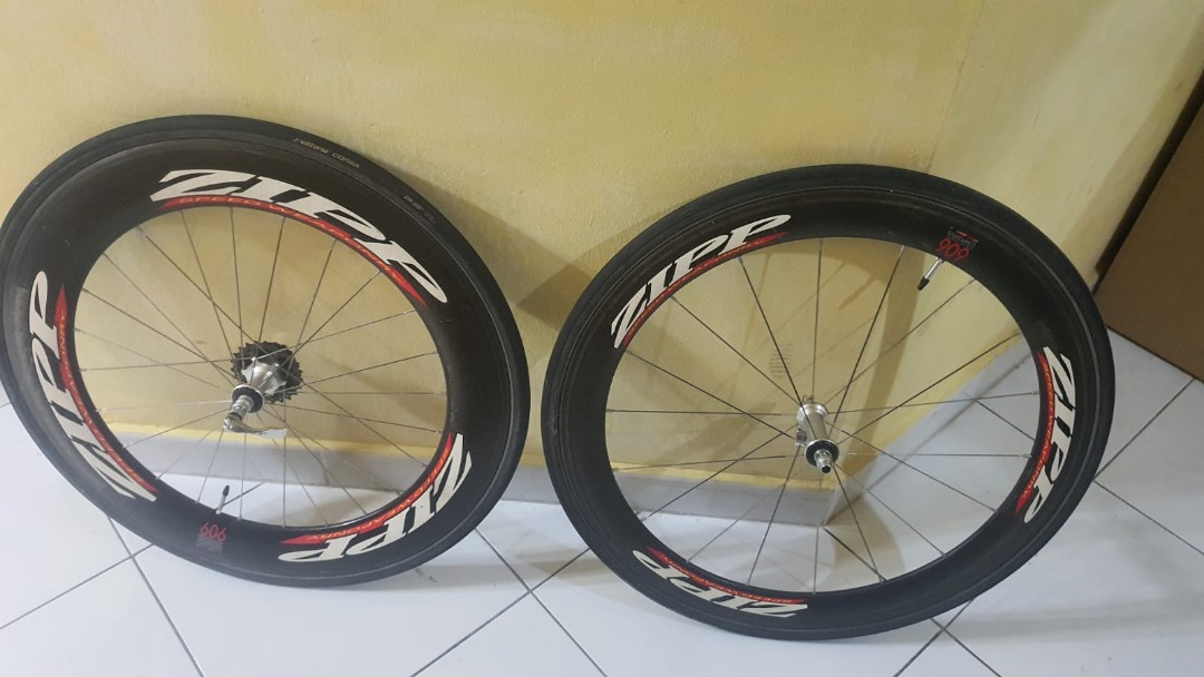 Zipp 606 Firecrest Wheels Authentic, Sports Equipment, Bicycles & Parts ...