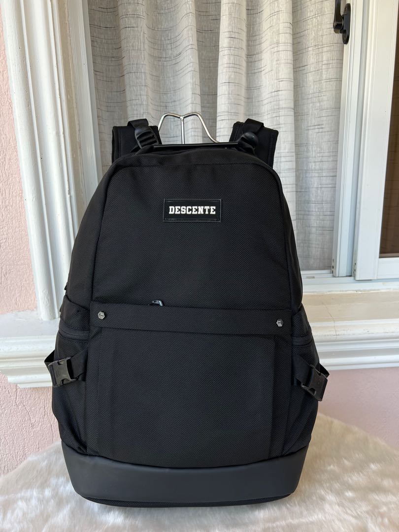 Authentic DESCENTE Air Cube 2.0 Padded Backpack In Black, Men's Fashion ...