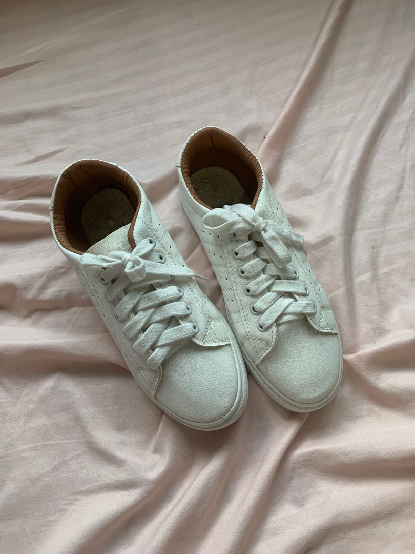 Basic White Sneakers, Women's Fashion, Footwear, Sneakers on Carousell