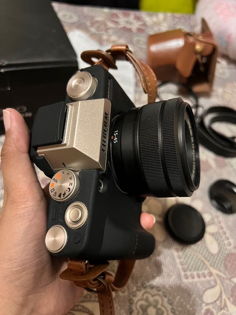 FUJIFILM XT-200 CHAMPAGNE GOLD, Photography, Cameras on Carousell