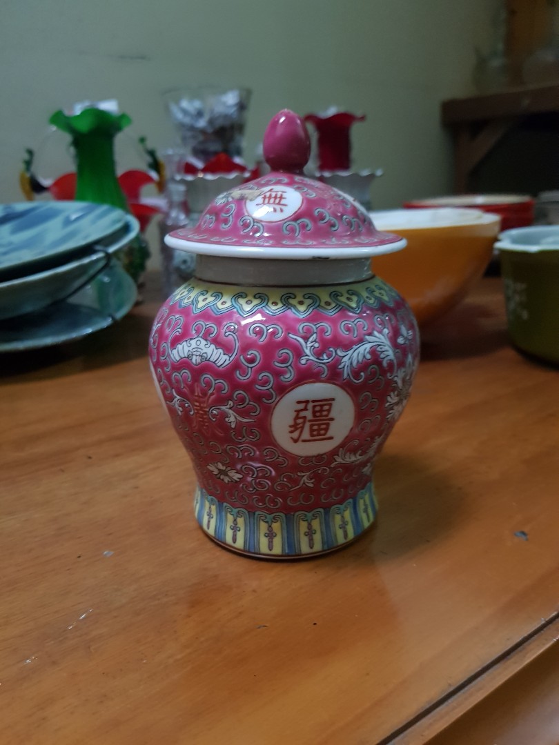 Guci kecil keramik China, Antik, Pajangan di Carousell