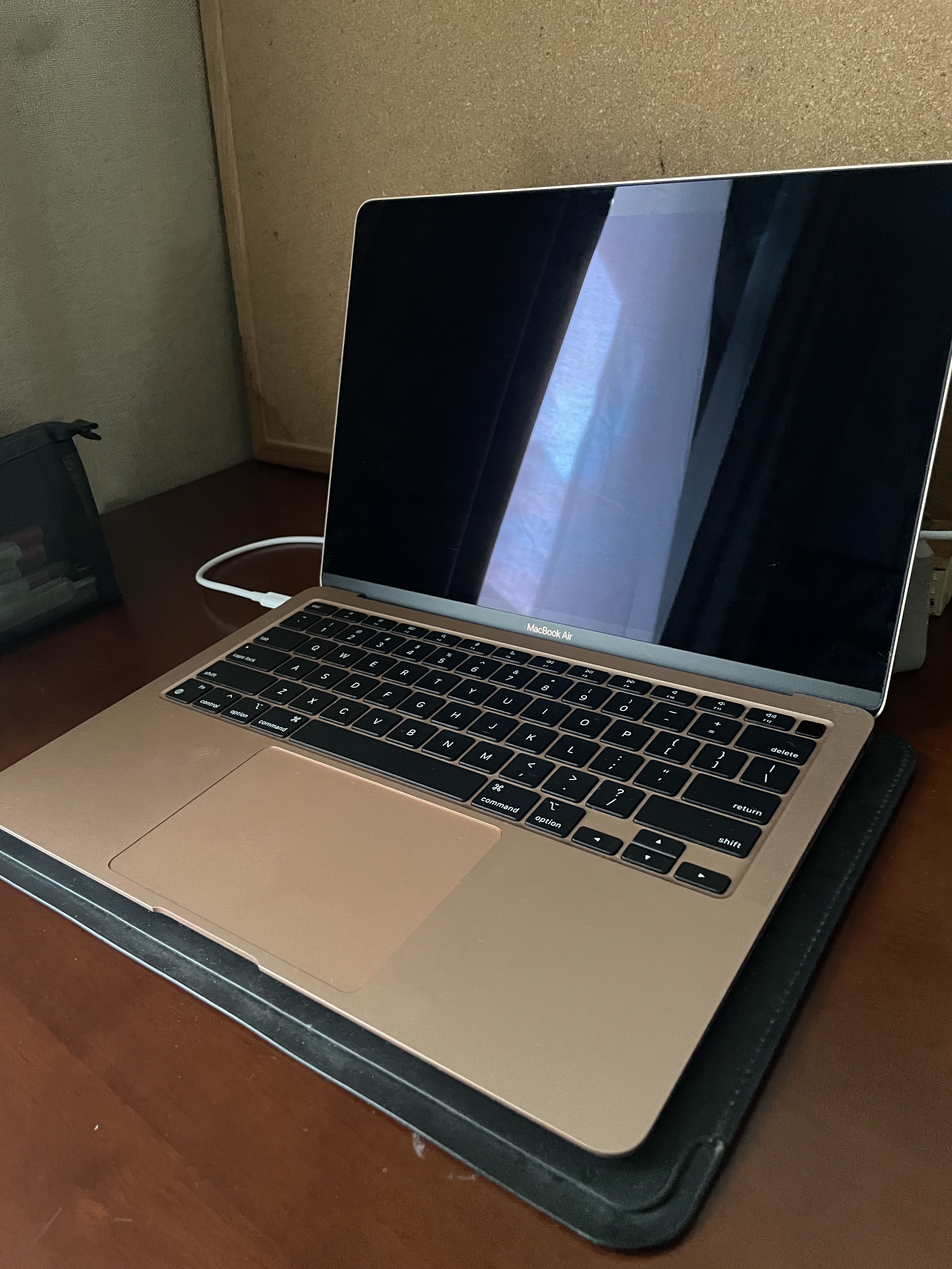 MacBook Air M1 Gold, Computers & Tech, Laptops & Notebooks on Carousell