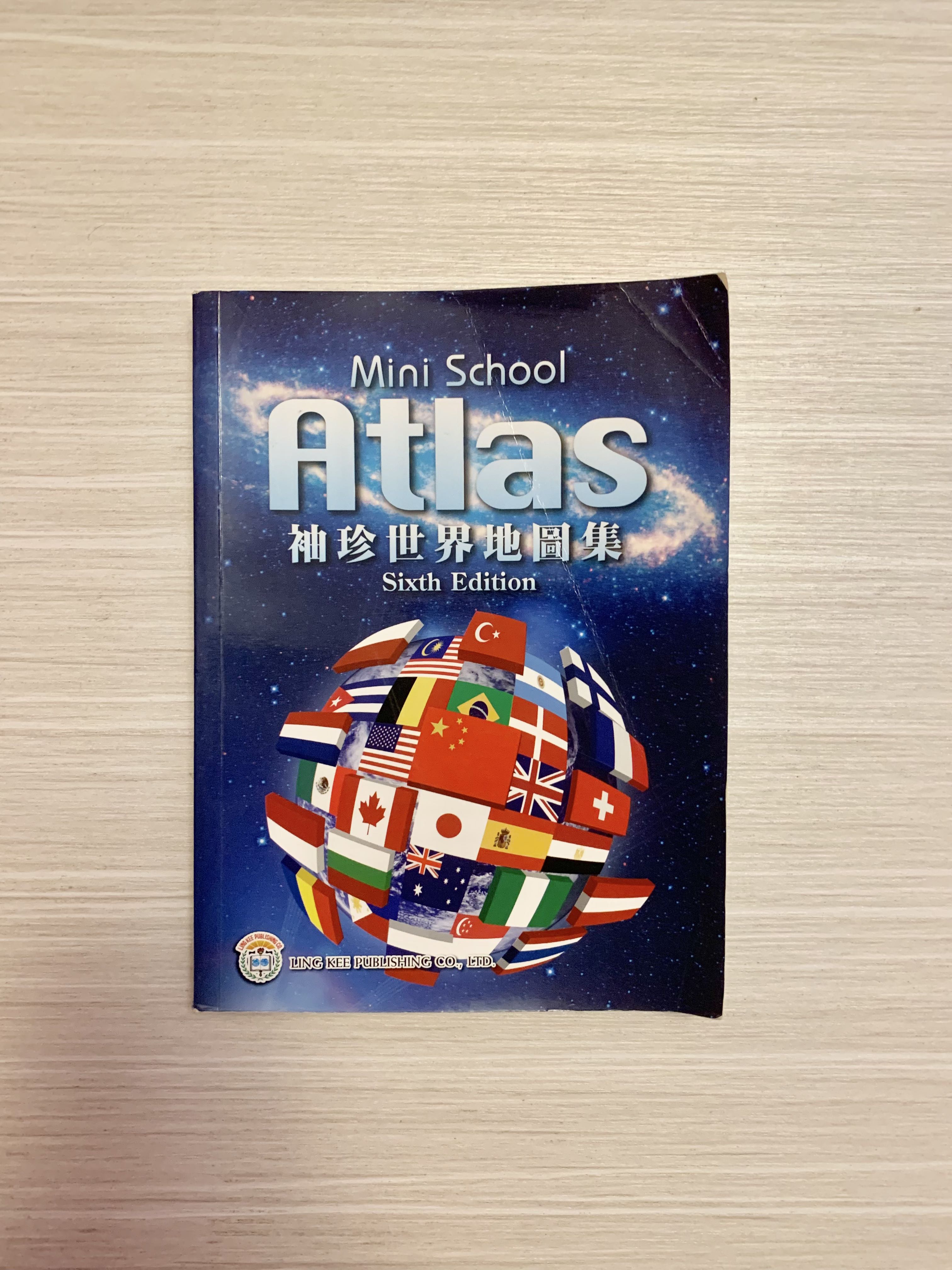 Mini School Atlas 袖珍世界地圖集, 興趣及遊戲, 書本 & 文具, 教科書 - Carousell