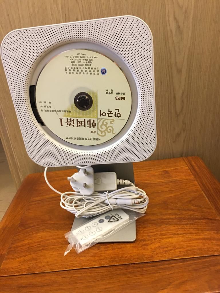 Muji CD player (fully functional!), 家庭電器, 轉插器及插頭 - Carousell