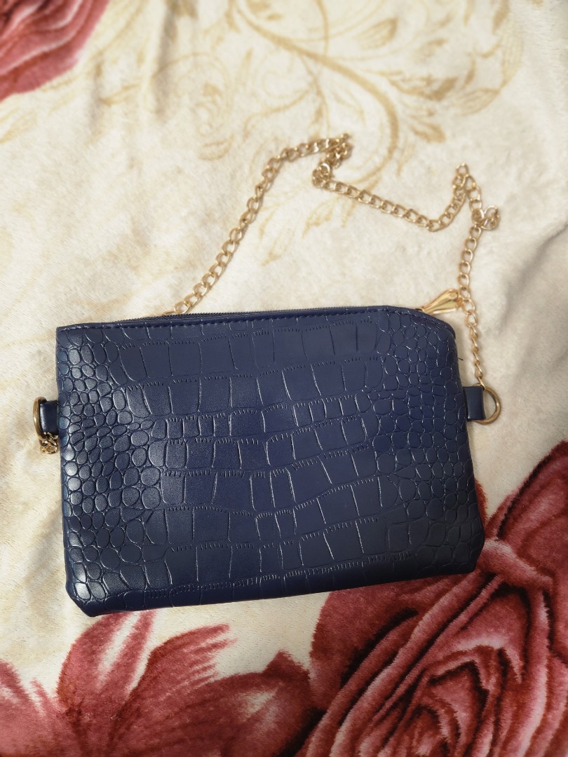 Navy Blue Pouch with Gold Chain, Women's Fashion, Bags & Wallets ...