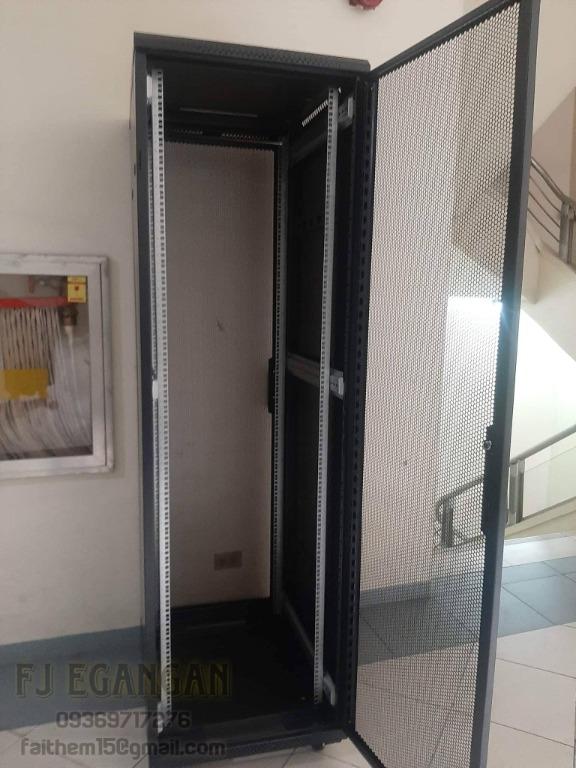 Toten 42U Free Standing Data Cabinet W=600x D=800x H=7FT | 42U 7ft Data ...