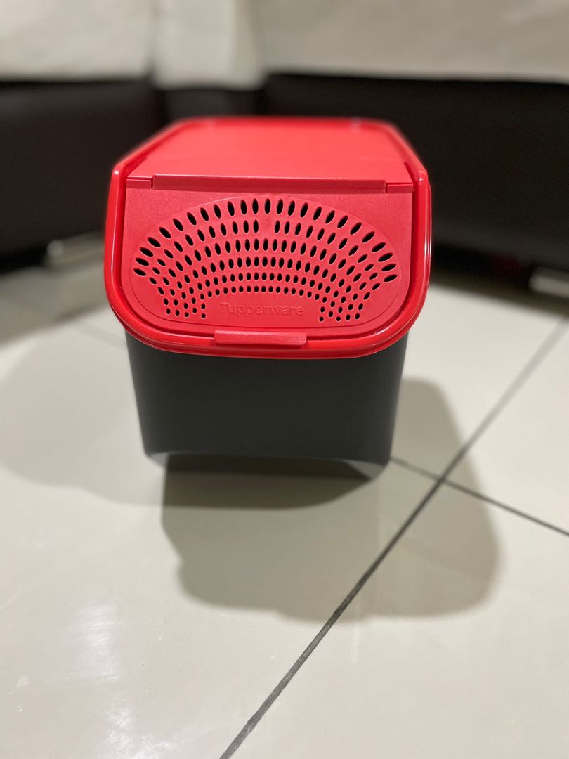 Tupperware garlic keeper large 5.5L, Furniture & Home Living ...