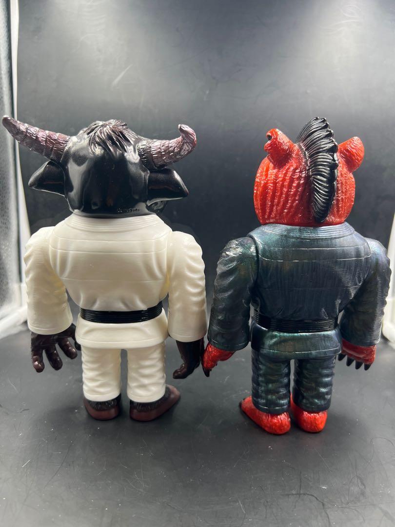 redshark 柔術 墓場限定 兩隻 sofubi sofuvi 搪膠, 興趣及遊戲, 玩具 & 遊戲類 - Carousell
