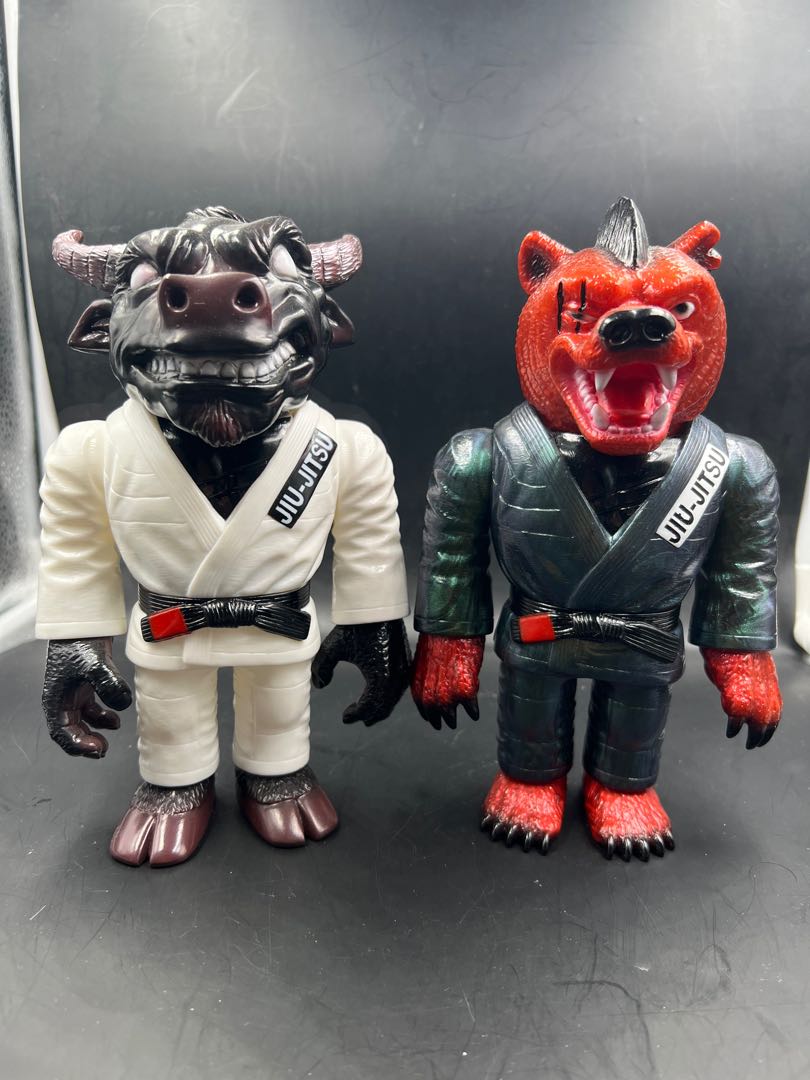 redshark 柔術 墓場限定 兩隻 sofubi sofuvi 搪膠, 興趣及遊戲, 玩具 & 遊戲類 - Carousell