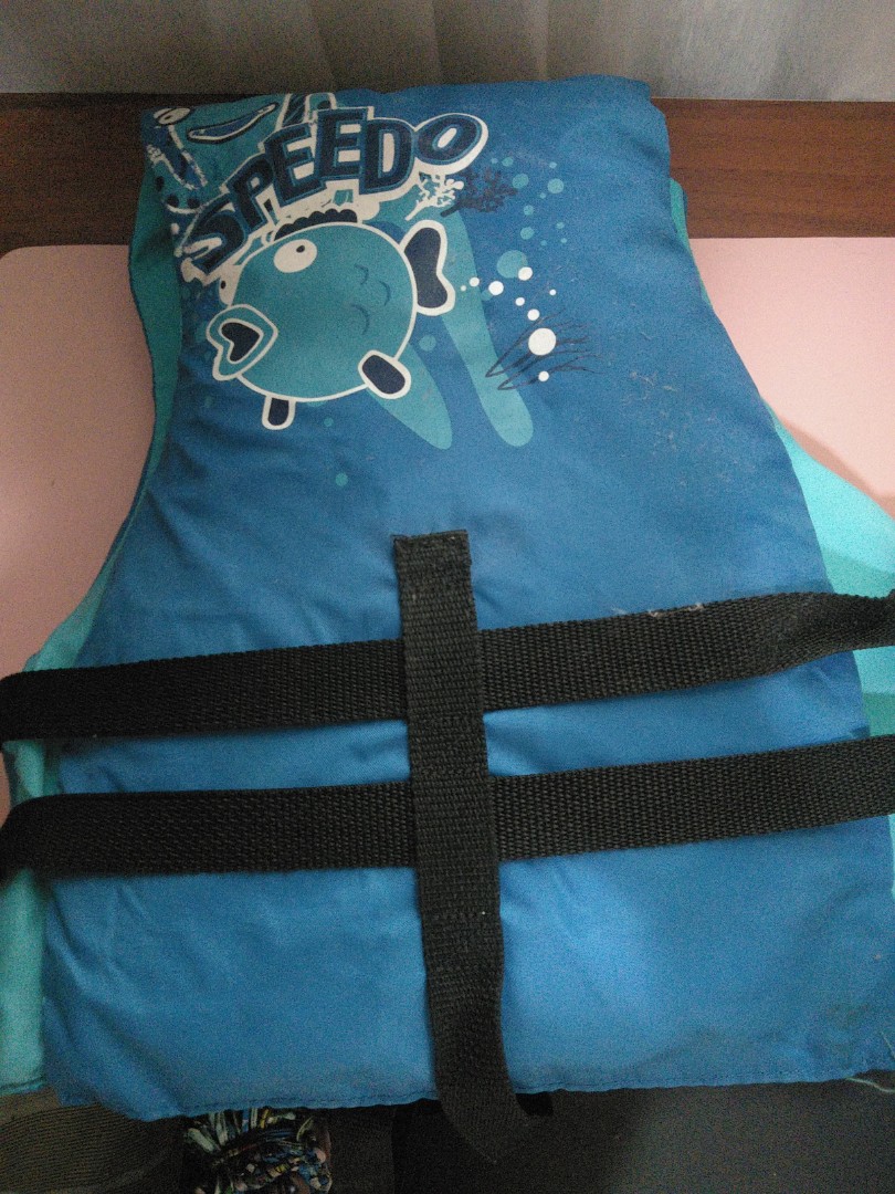 Speedo Life Jacket, Babies & Kids, Babies & Kids Fashion on Carousell