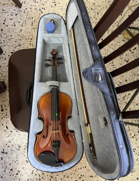 Well-used Synwin Handmade Violin Outfit (SV5001) 3/4, Hobbies & Toys ...