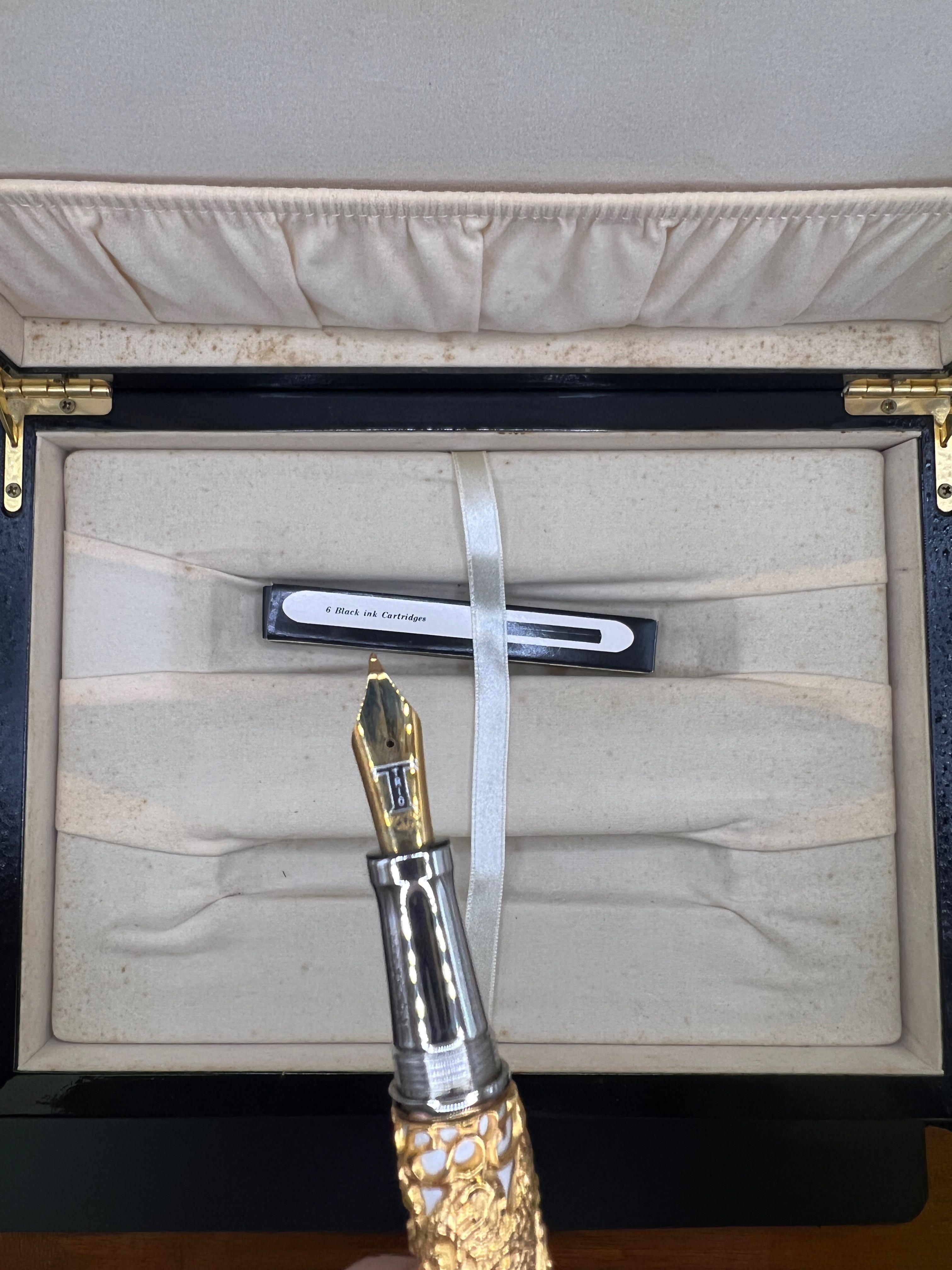 Dani Trio: Grand phantas 18k gold dragon on silver limited edition ...