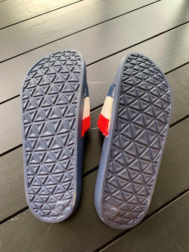 Fila signature sliders, Women's Fashion, Footwear, Flipflops and Slides ...