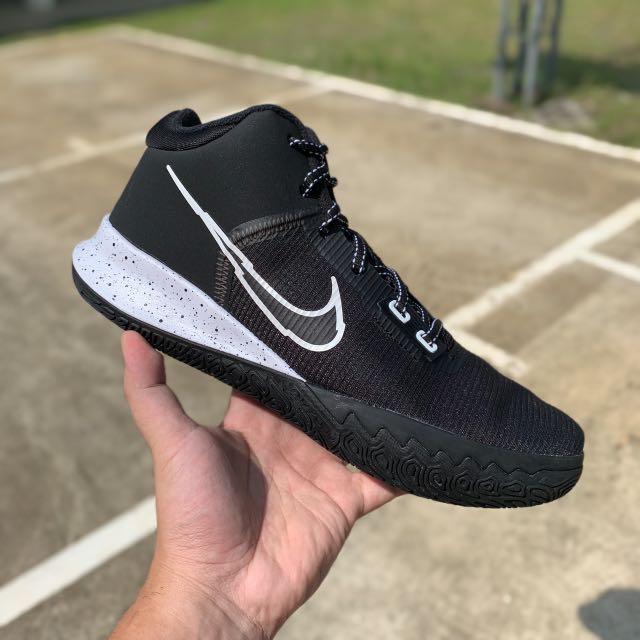 Kyrie Flytrap 4 Oreo, Men's Fashion, Footwear, Sneakers on Carousell