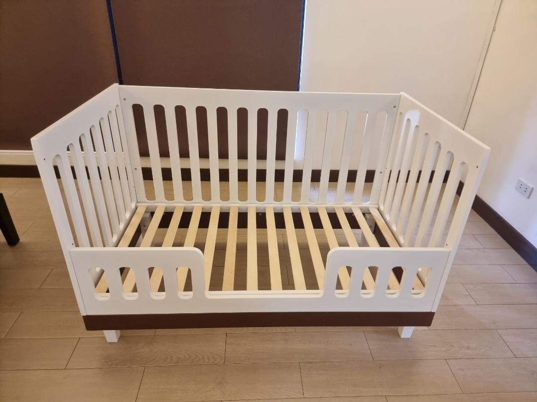 Modulable/Adaptive crib/bed and mattress, Babies & Kids, Baby Nursery ...