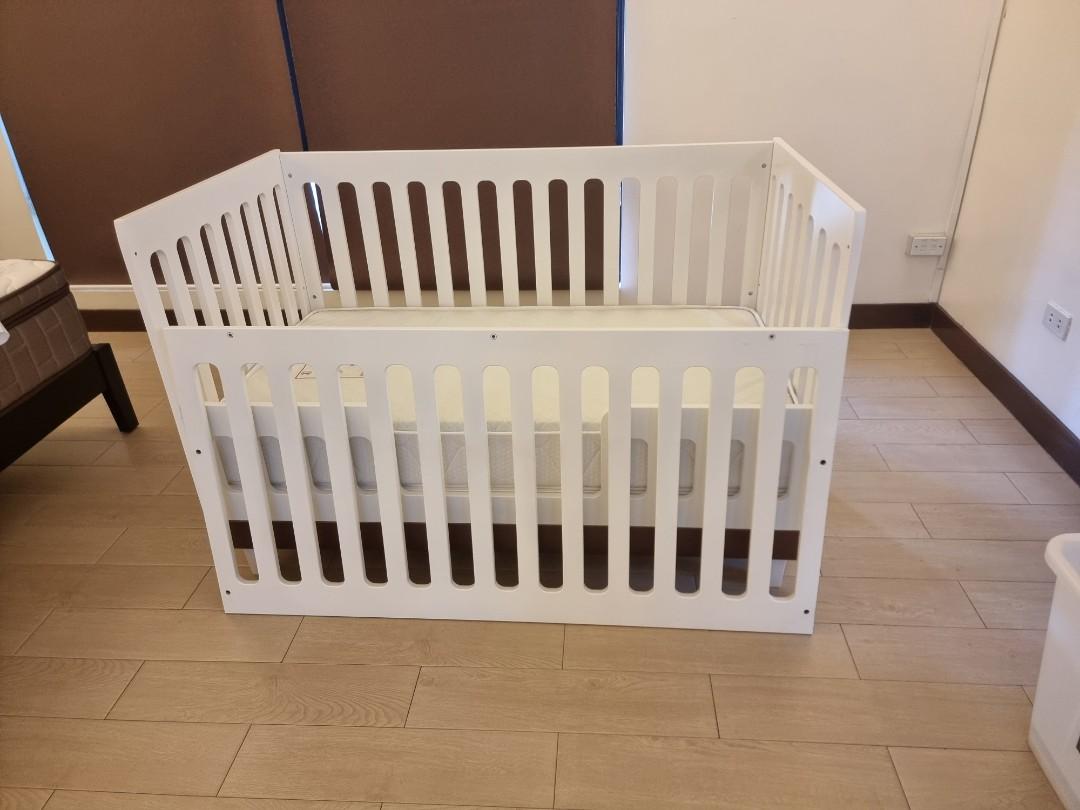 Modulable/Adaptive crib/bed and mattress, Babies & Kids, Baby Nursery ...