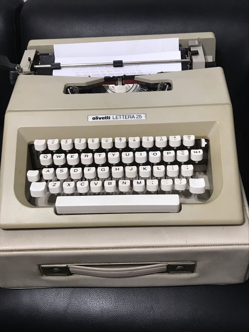 Olivetti Lettera 25 typewriter on Carousell